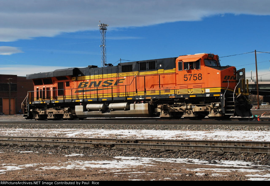 BNSF 5758